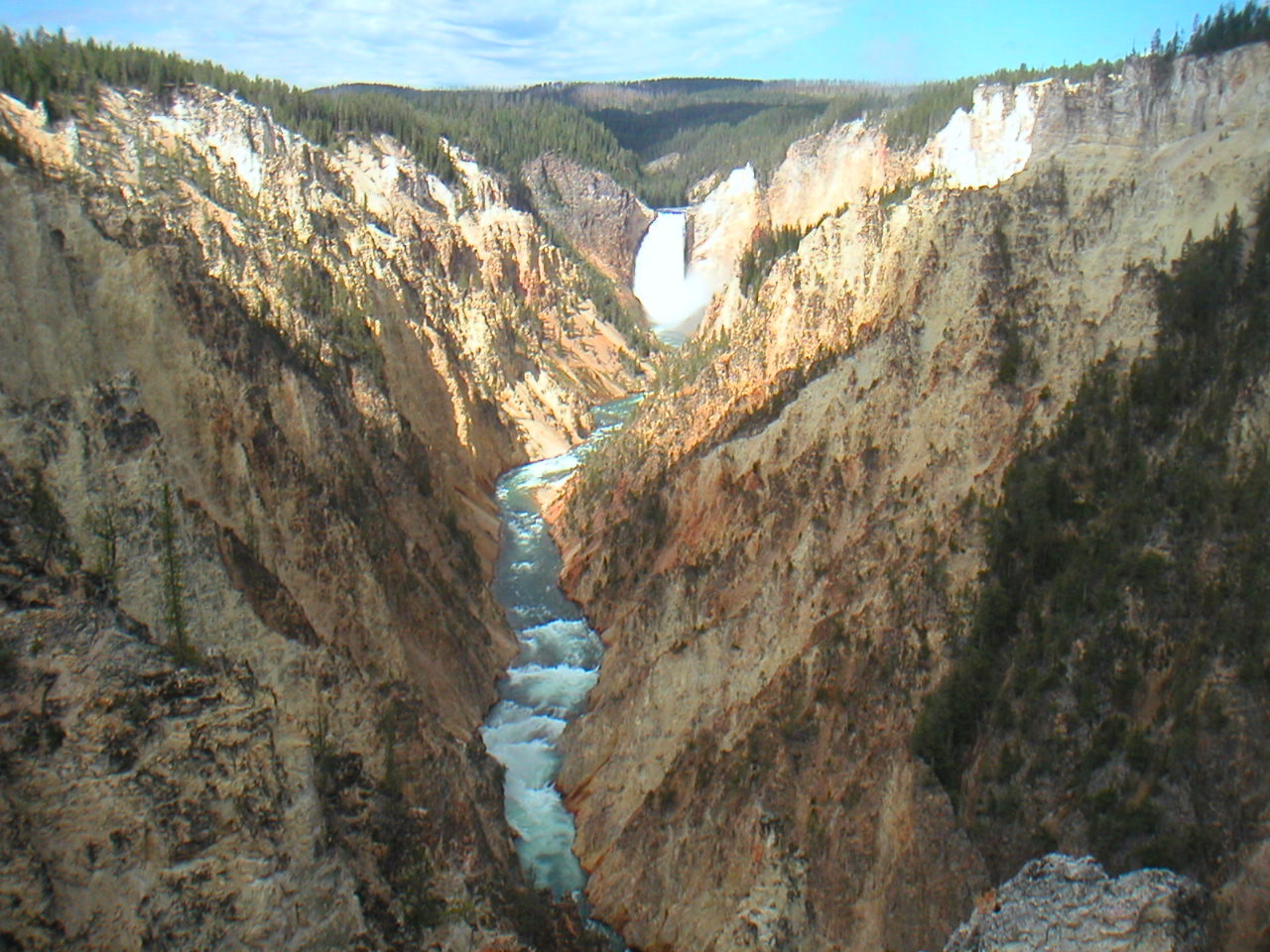 イエローストーン国立公園の世界遺産登録理由、場所、特徴、服装ガイド